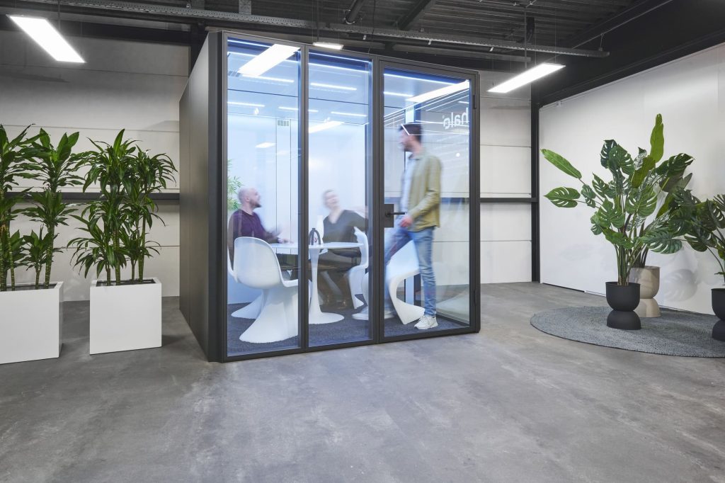 6 applications of the Halo pod – Maars Living Walls